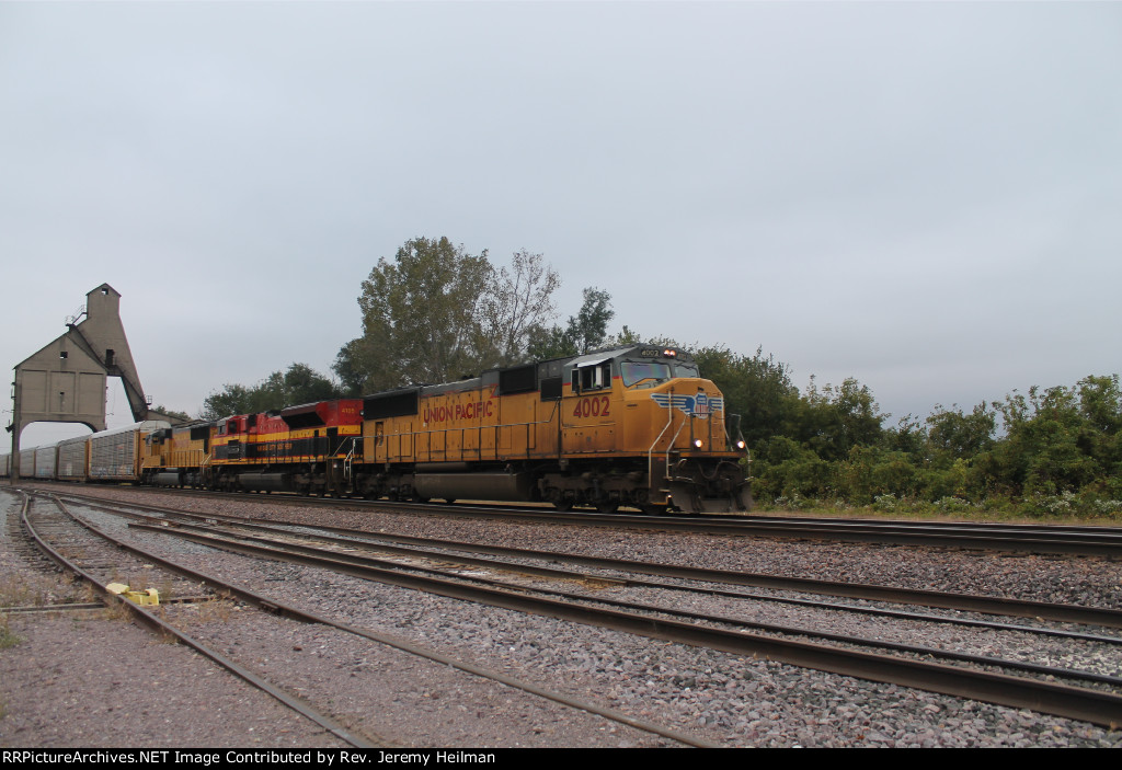 UP 4002 & others (2)